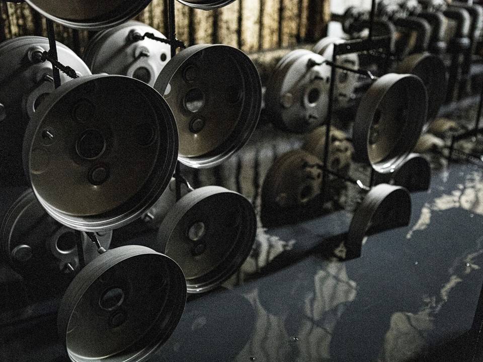 カチオン電着塗装ライン 塗装可能寸法 W500㎜×H1300㎜×L500㎜ | 板鍛造・プレス加工技術.com